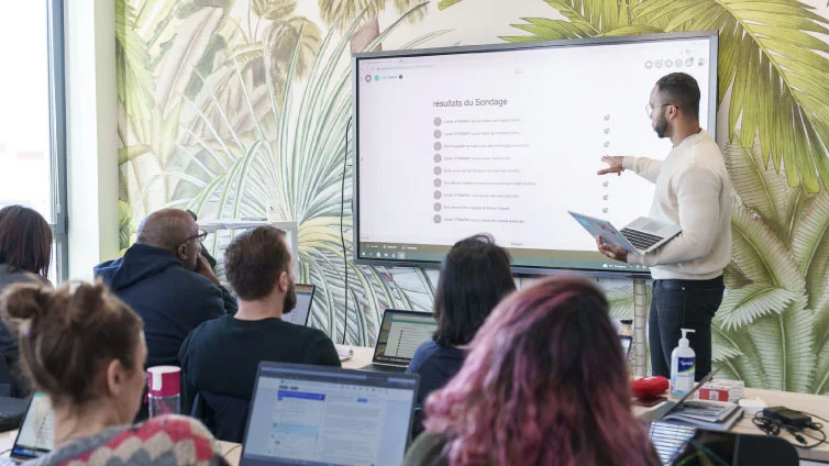 How should project management be used in training and education? | Klaxoon