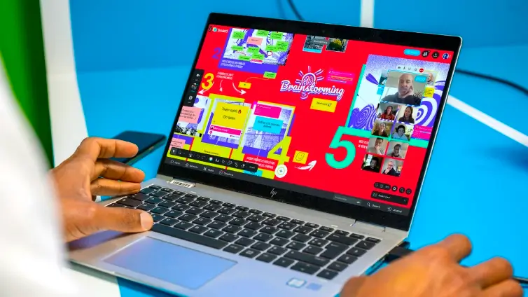 How does an online whiteboard help you run efficient brainstorming sessions? | Klaxoon