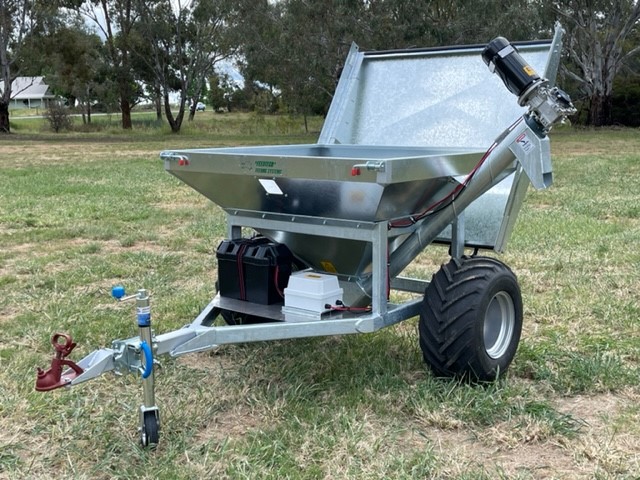 Feedtech Feeding Systems | Lead Feed Trailer