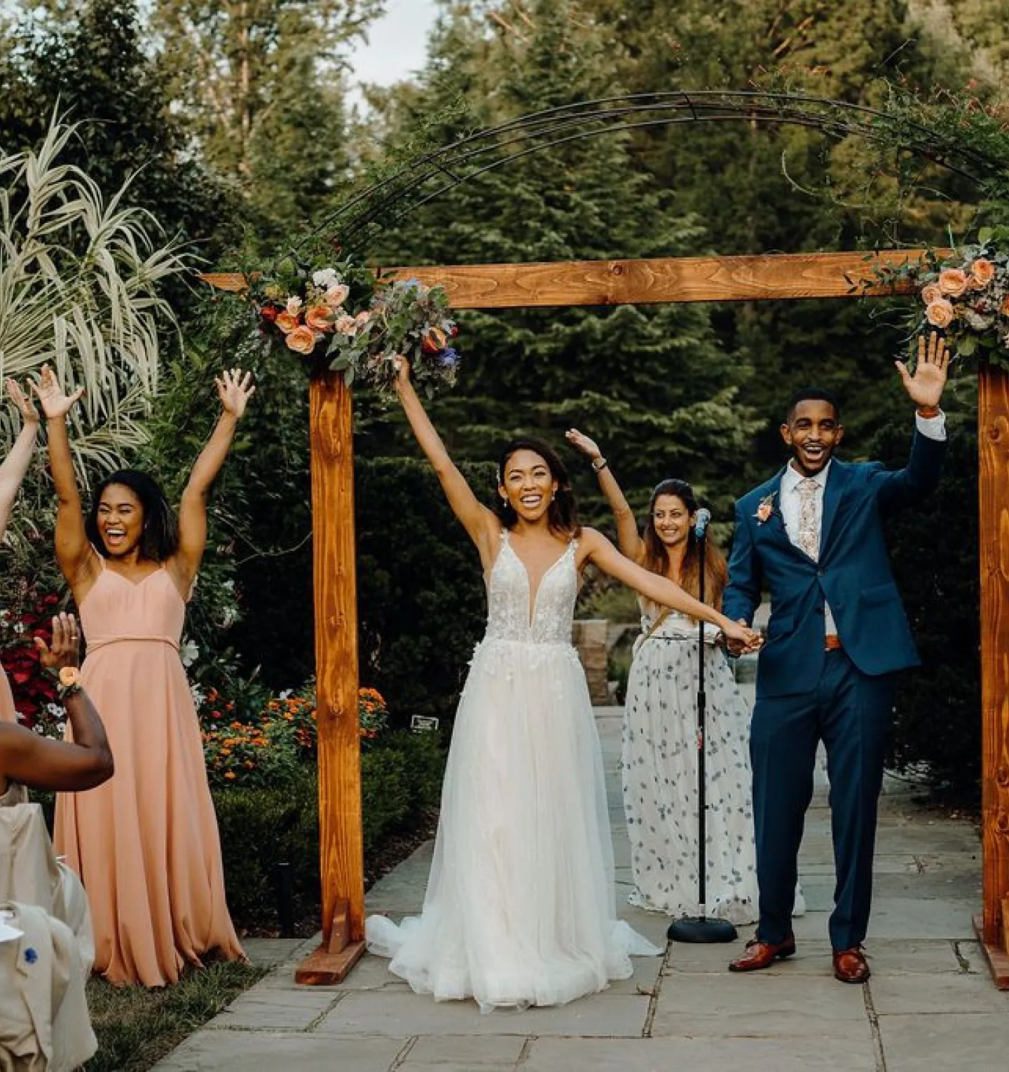 Stunning wedding flowers for any couple | Poppy Flowers