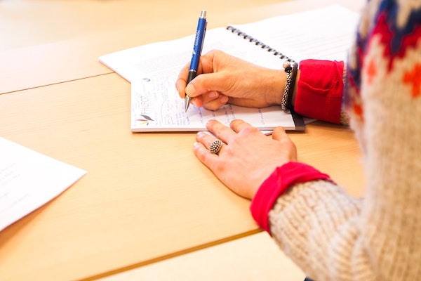 How to Write a College Transfer Essay: A Step-by-Step Guide