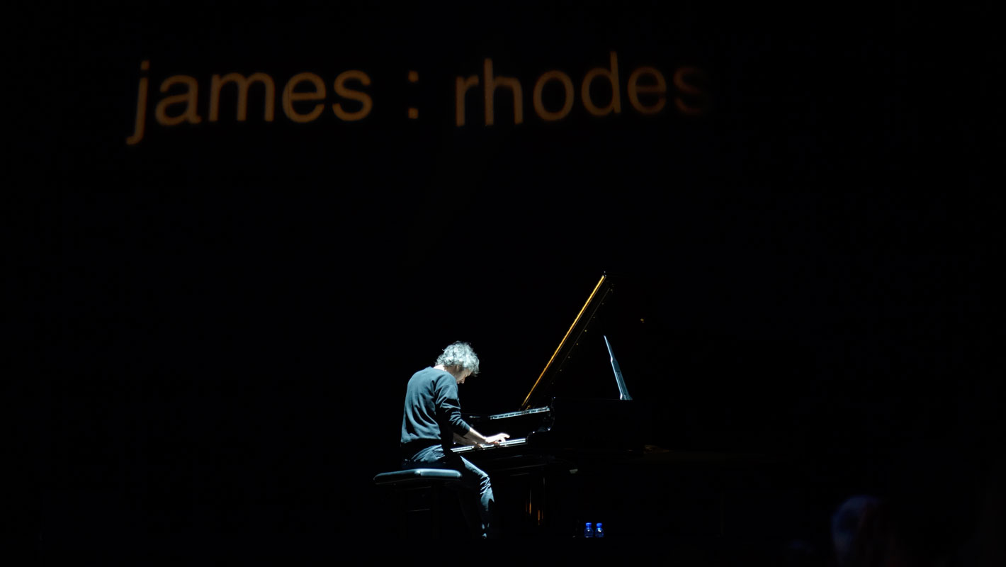 La exquisita maestría de James Rhodes al piano deslumbra en Noches del ...