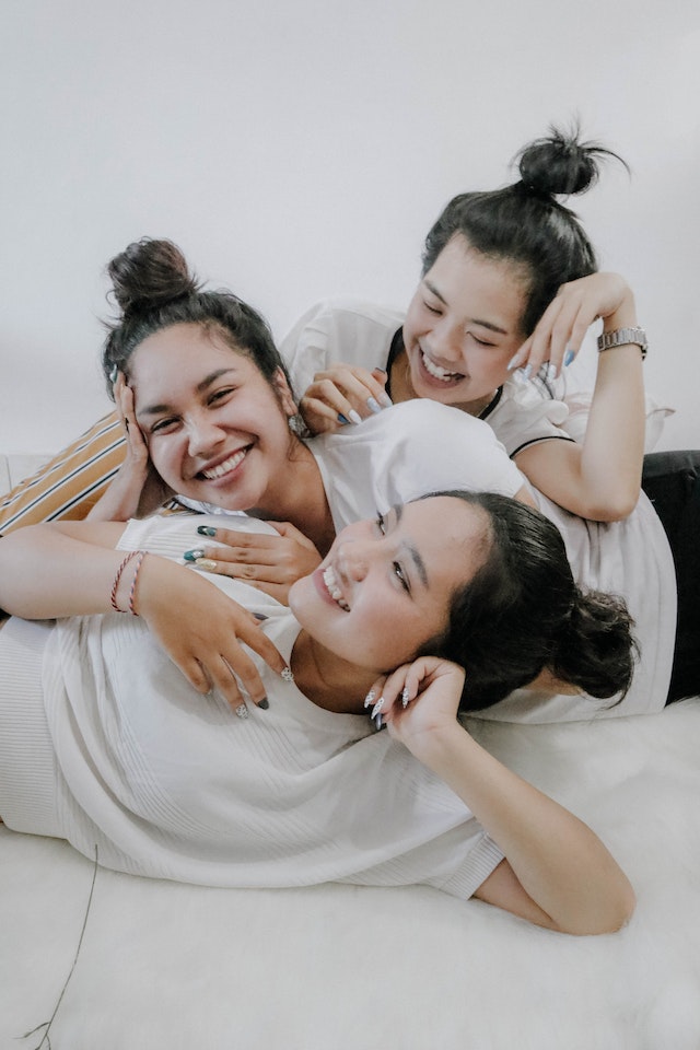 Unraveling the Dynamics of the Black Sheep Effect in Family Structures ...