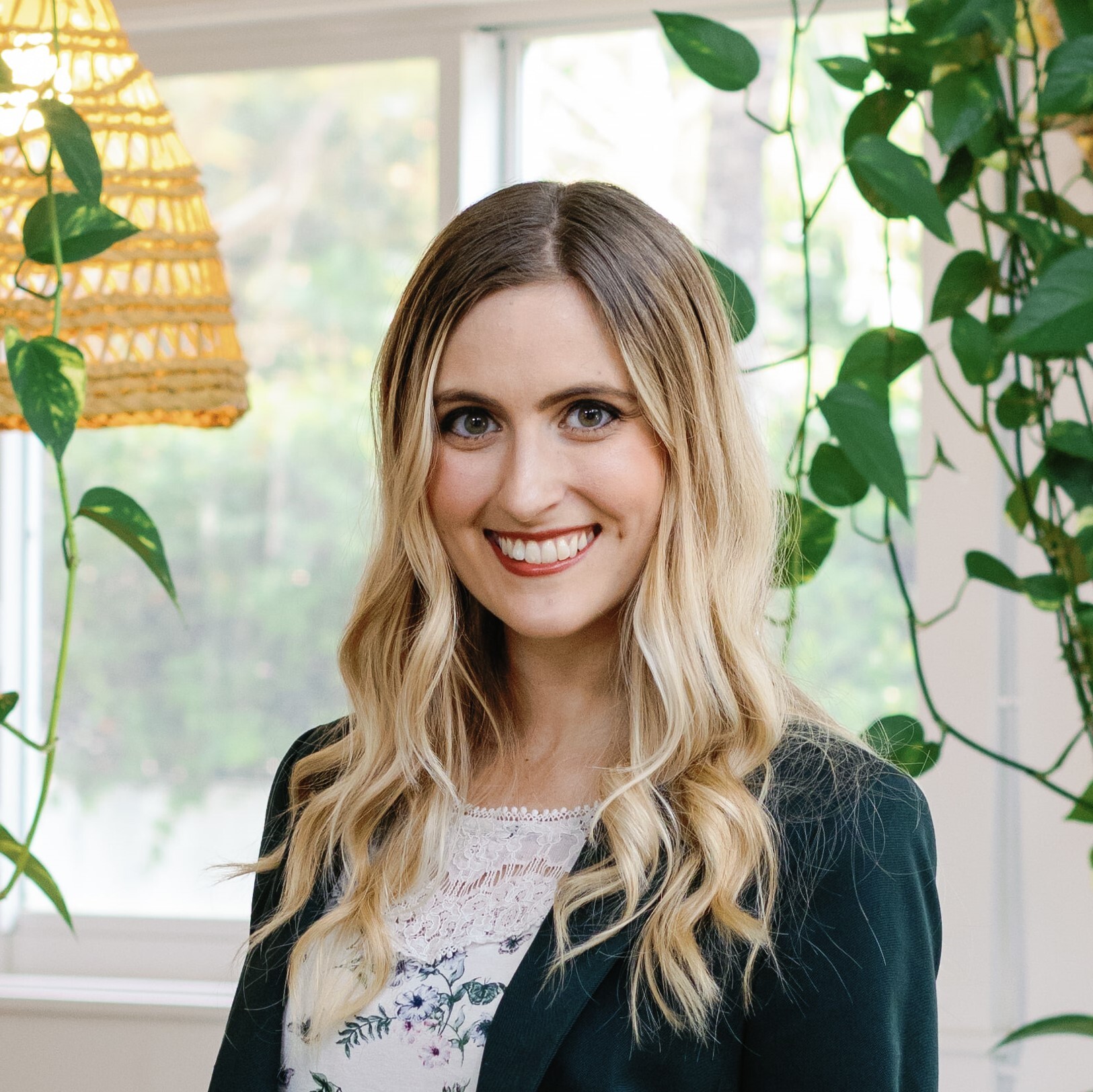 Jocelyn Falero | Works for Rate Leaf | Morgage Broker North Miami