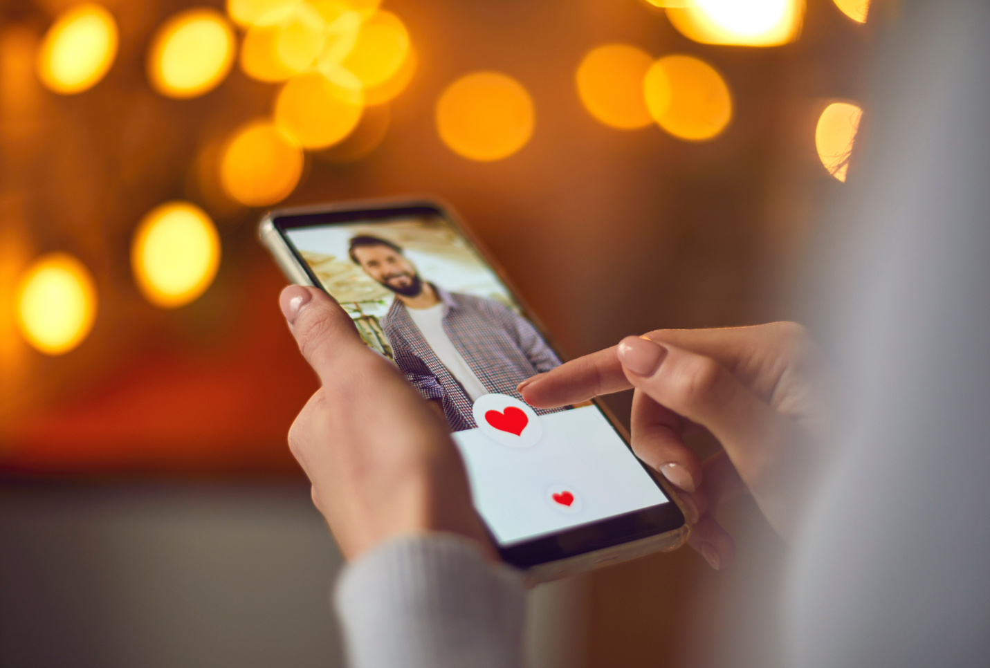30 Best Online Dating Conversation Starters | Burner