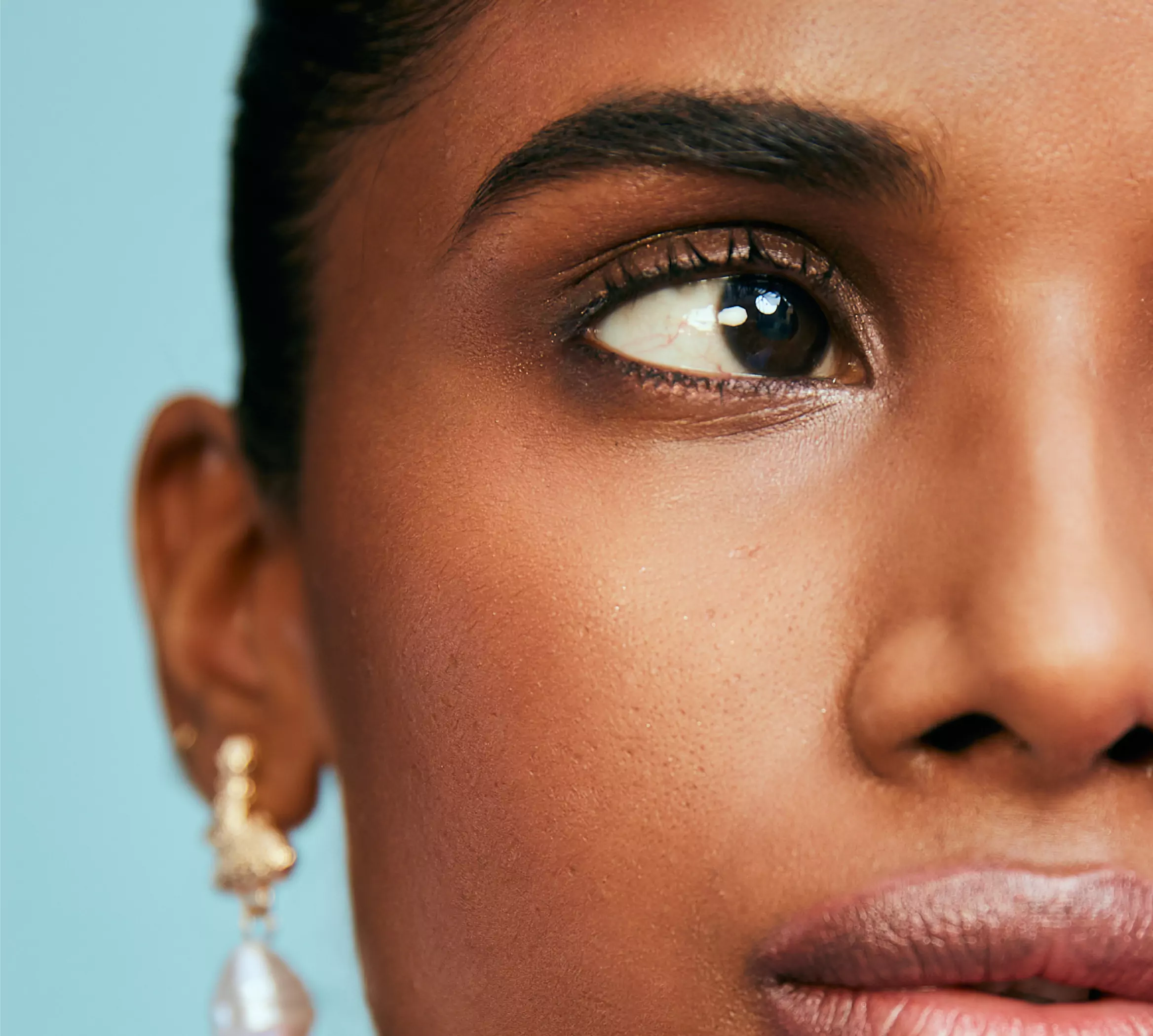 Technique To Ace The Fluffy Eyebrow Look - Tira