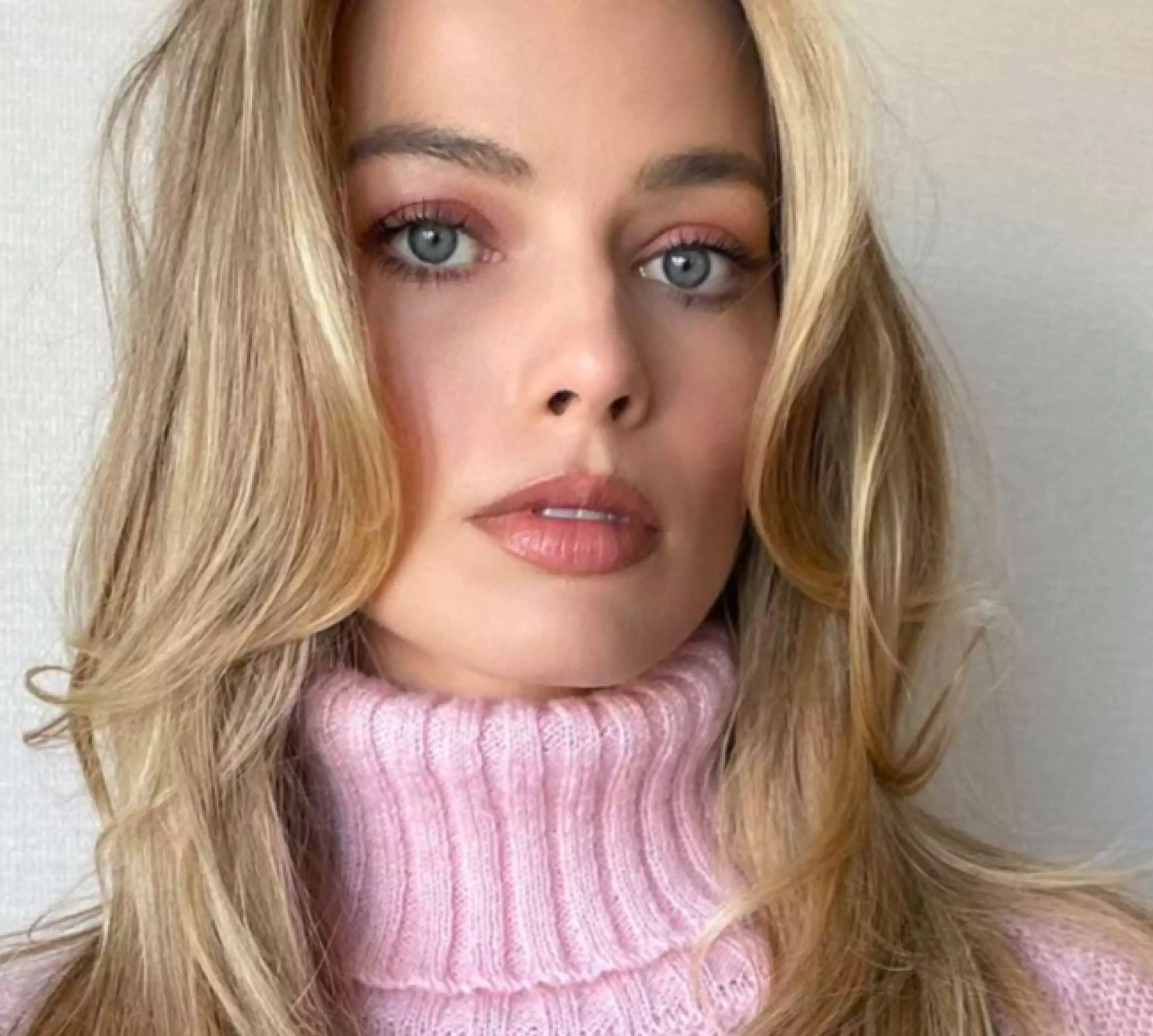 All about the Barbiecore makeup trend