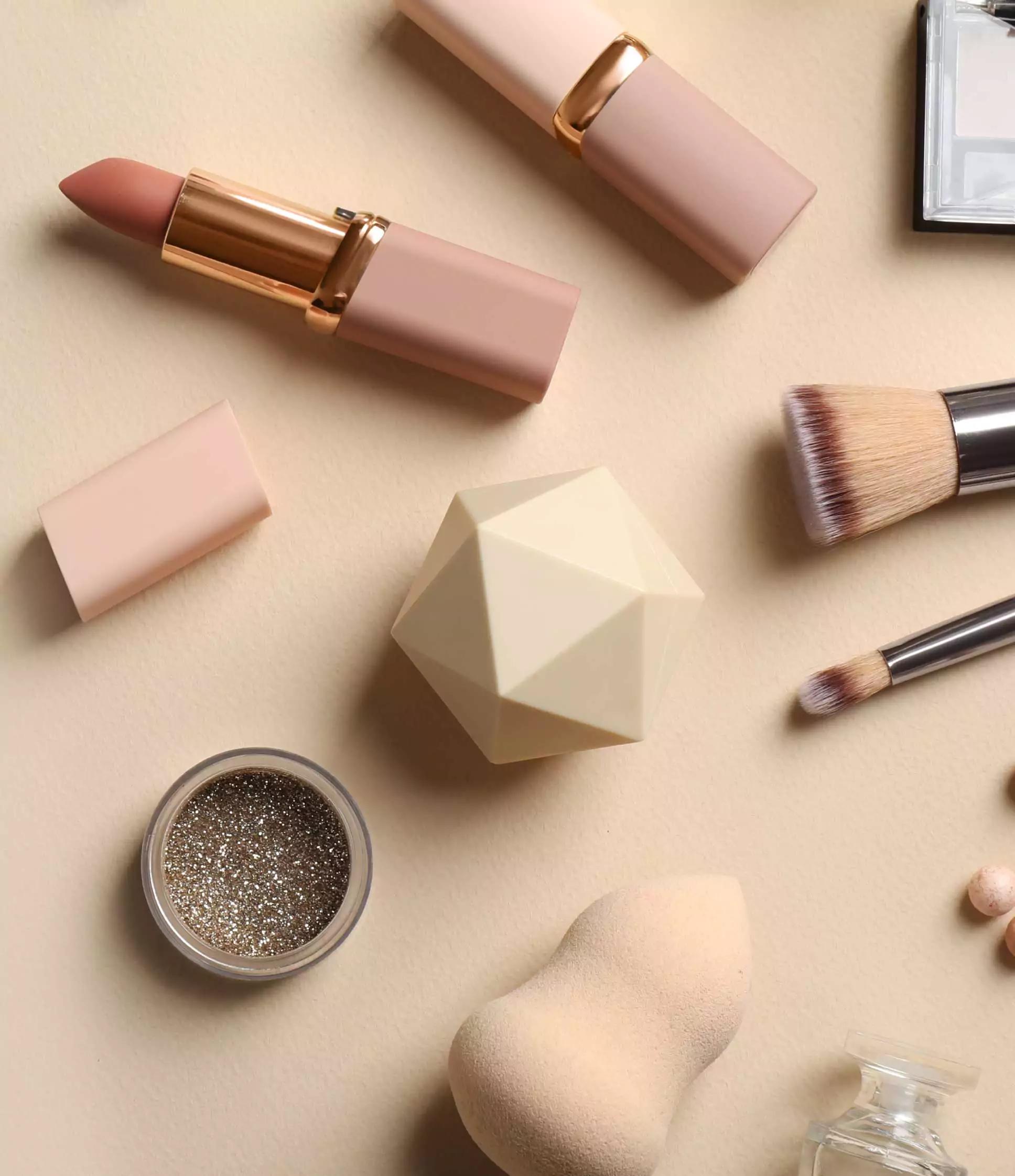 What exactly is the sleaze makeup trend, and how does it fit in 2023?