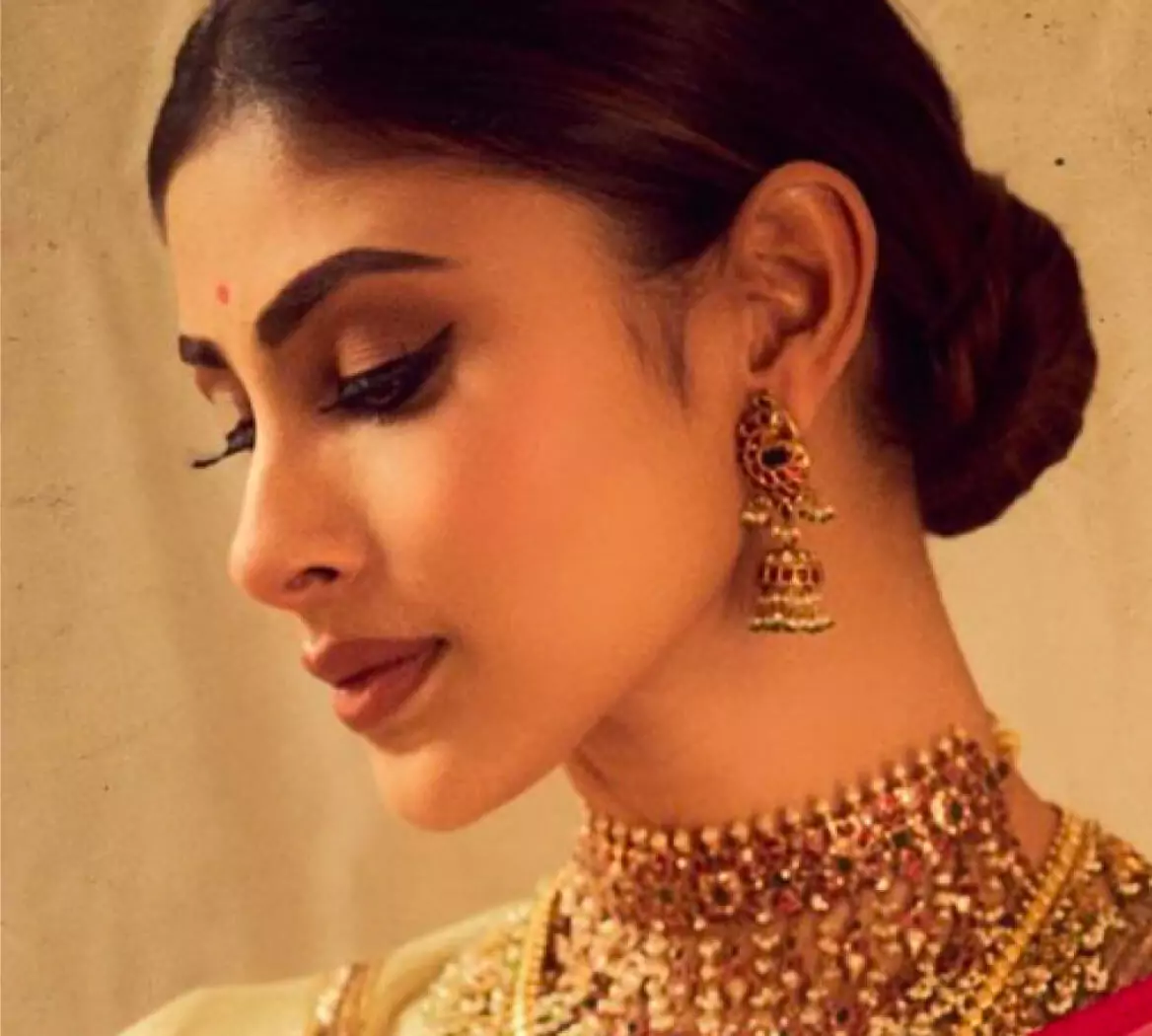 7 Celeb-inspired makeup looks for Durga Puja