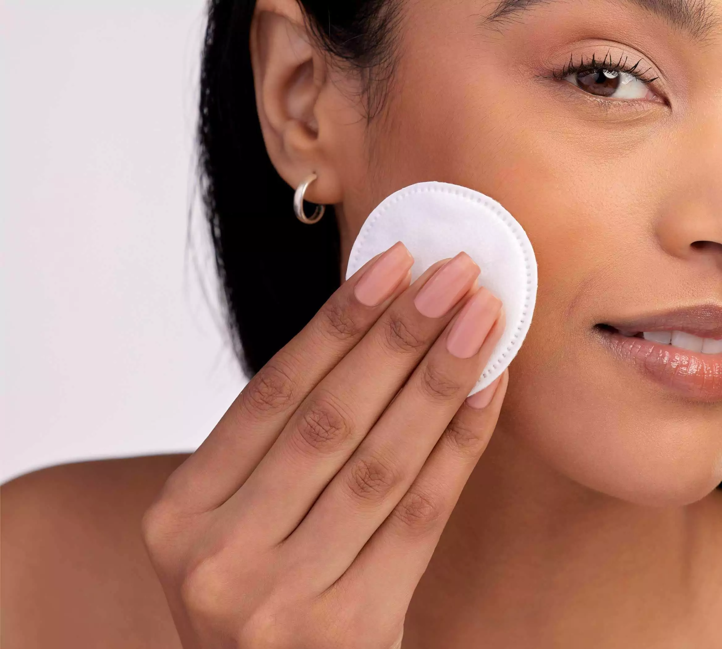 How to use face wipes the right way?