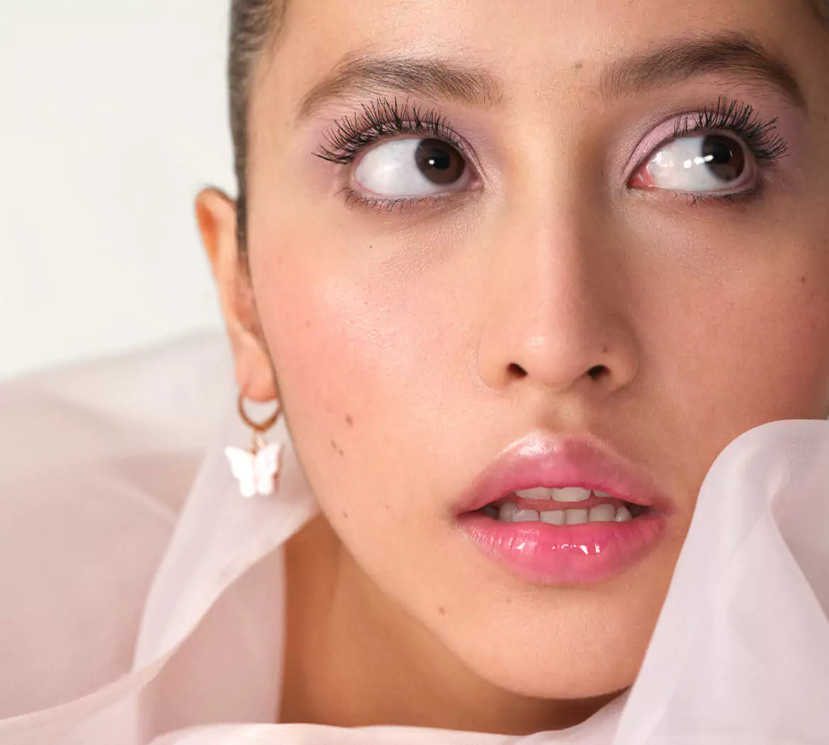 A simple guide to doing your face makeup if you’re a beginner.