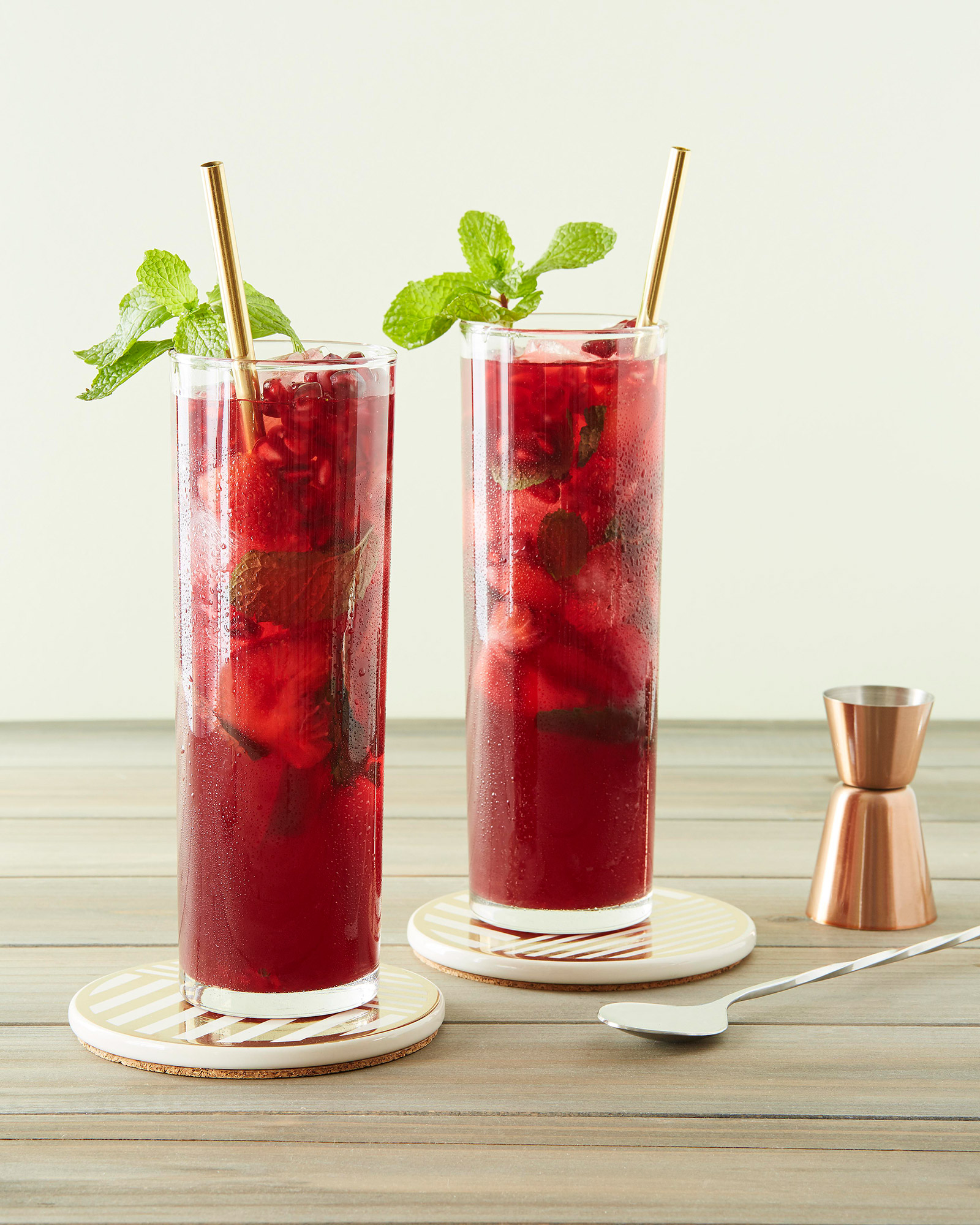 Pomegranate Strawberry Mojito | POM Wonderful