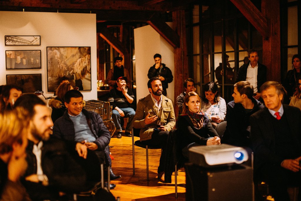 B2B Events: Guide, Benefits, Planning & Management Tips 2024