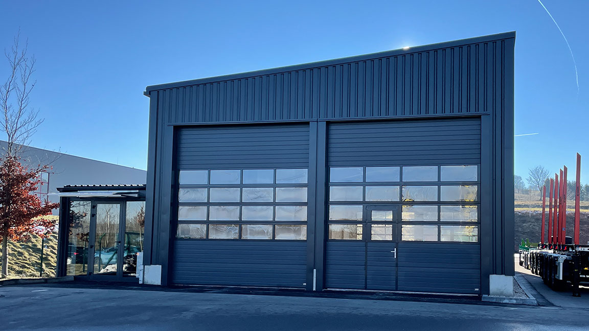 Hallenbau mit Showroom | JP SPACES