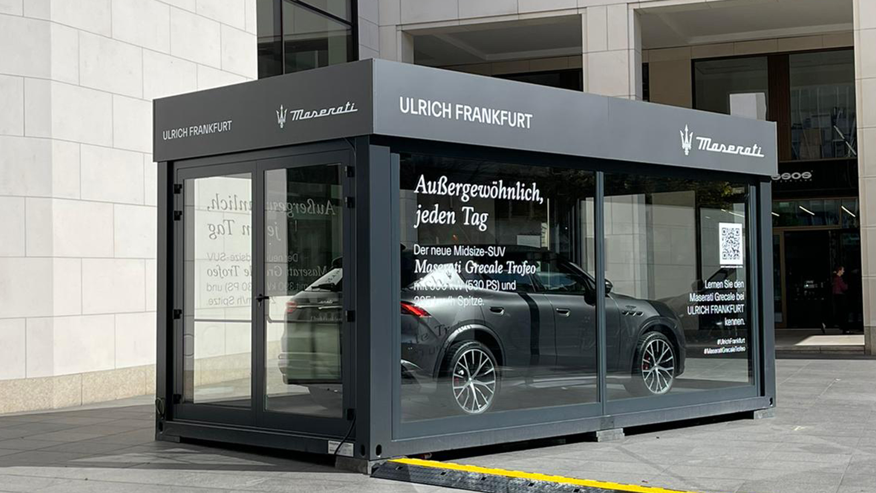 Glasgarage als Showroom für Autohaus | JP SPACES