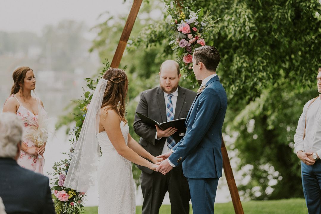 Stunning wedding flowers for any couple | Poppy Flowers