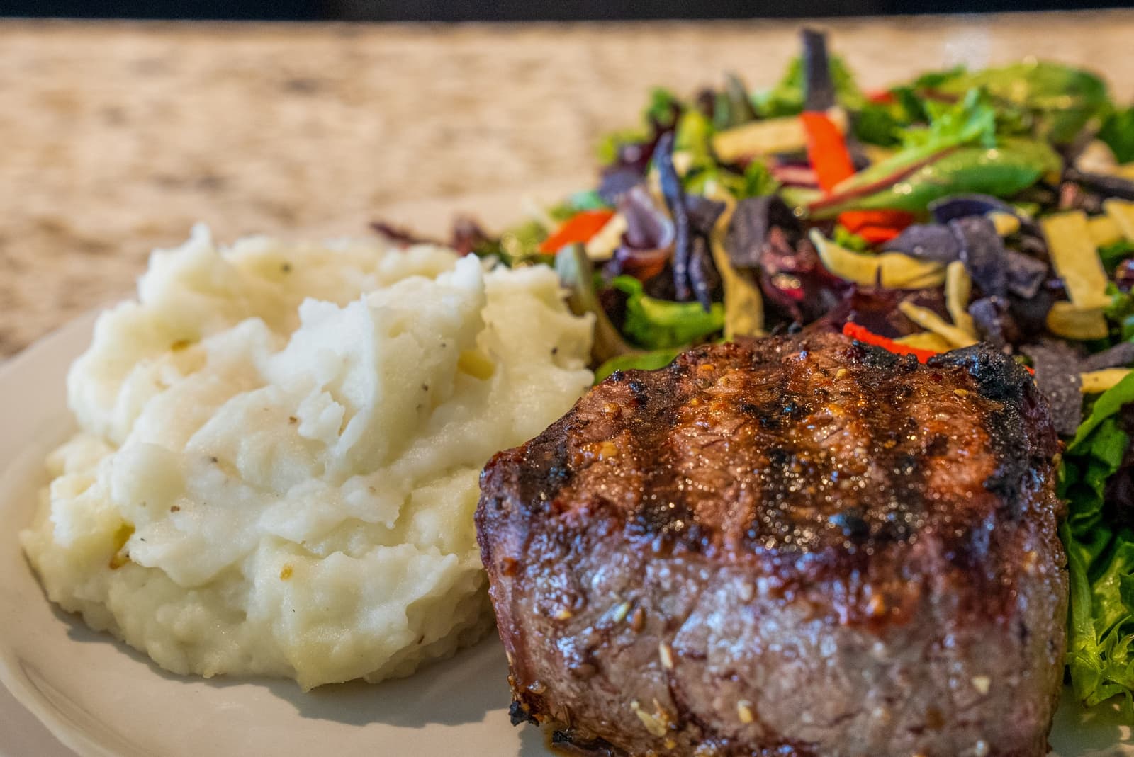 #1 Hotel in Oakland + Breathtaking Views - Executive Inn & Suites