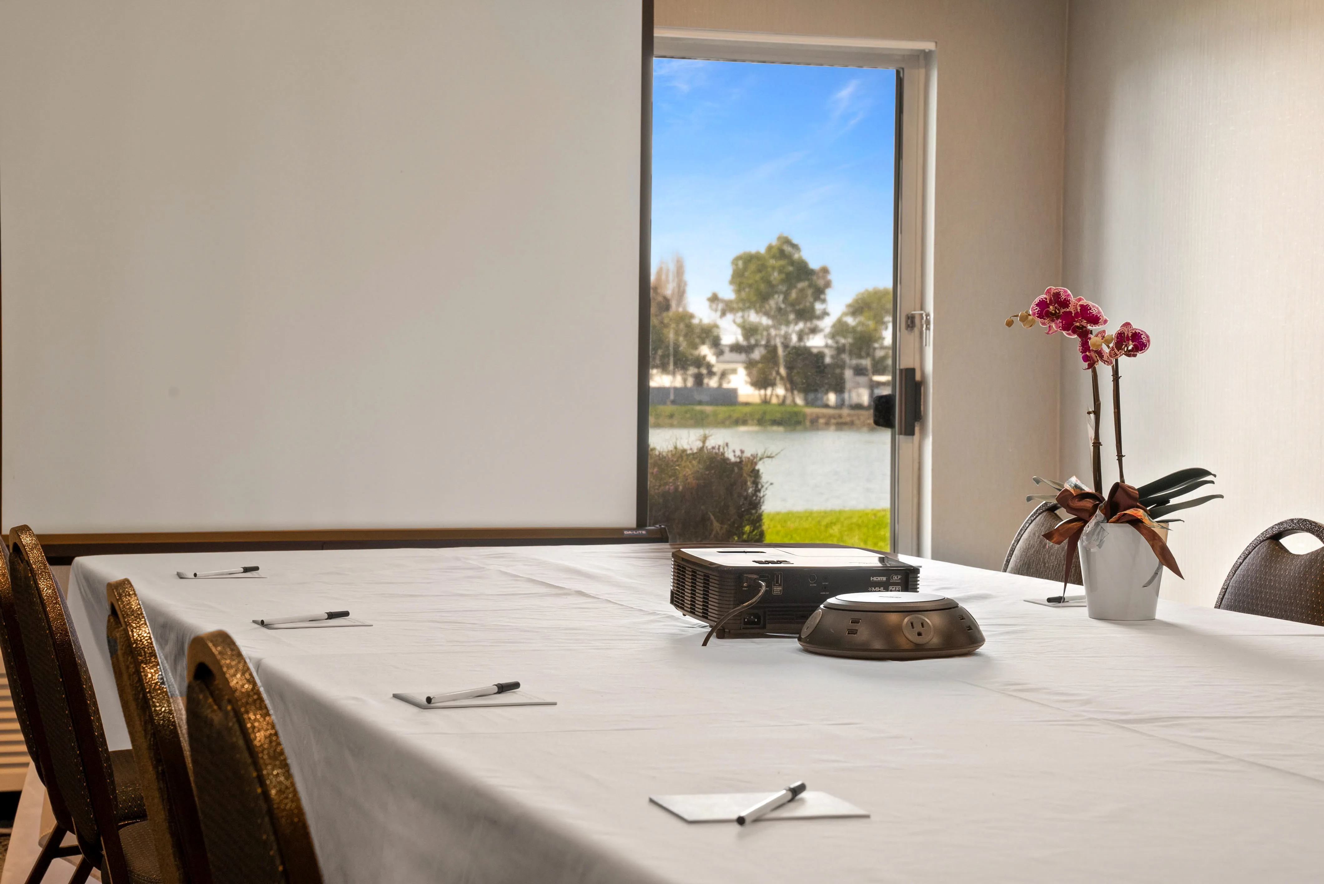 Meeting Spaces with a View! | Meet in Oakland at Executive Inn & Suites