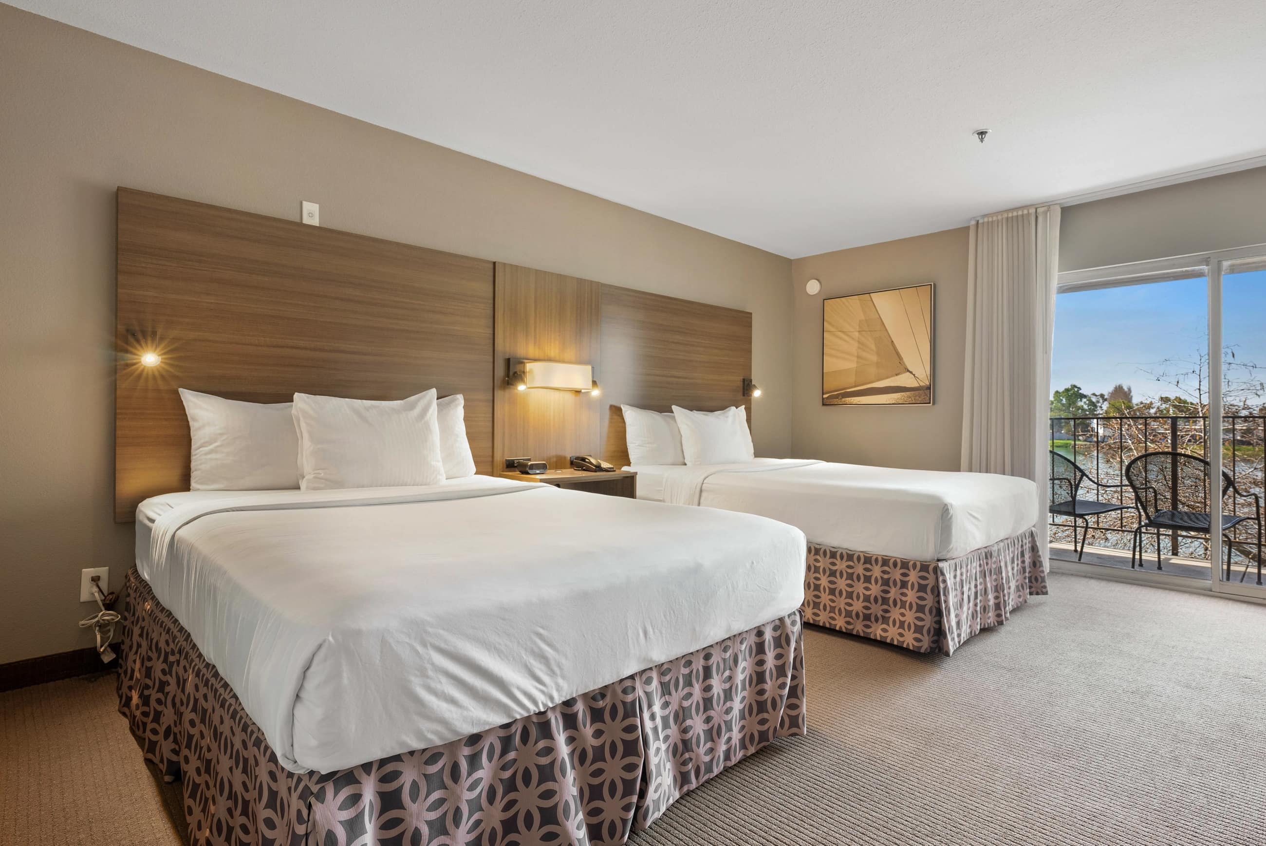 #1 Hotel in Oakland + Breathtaking Views - Executive Inn & Suites