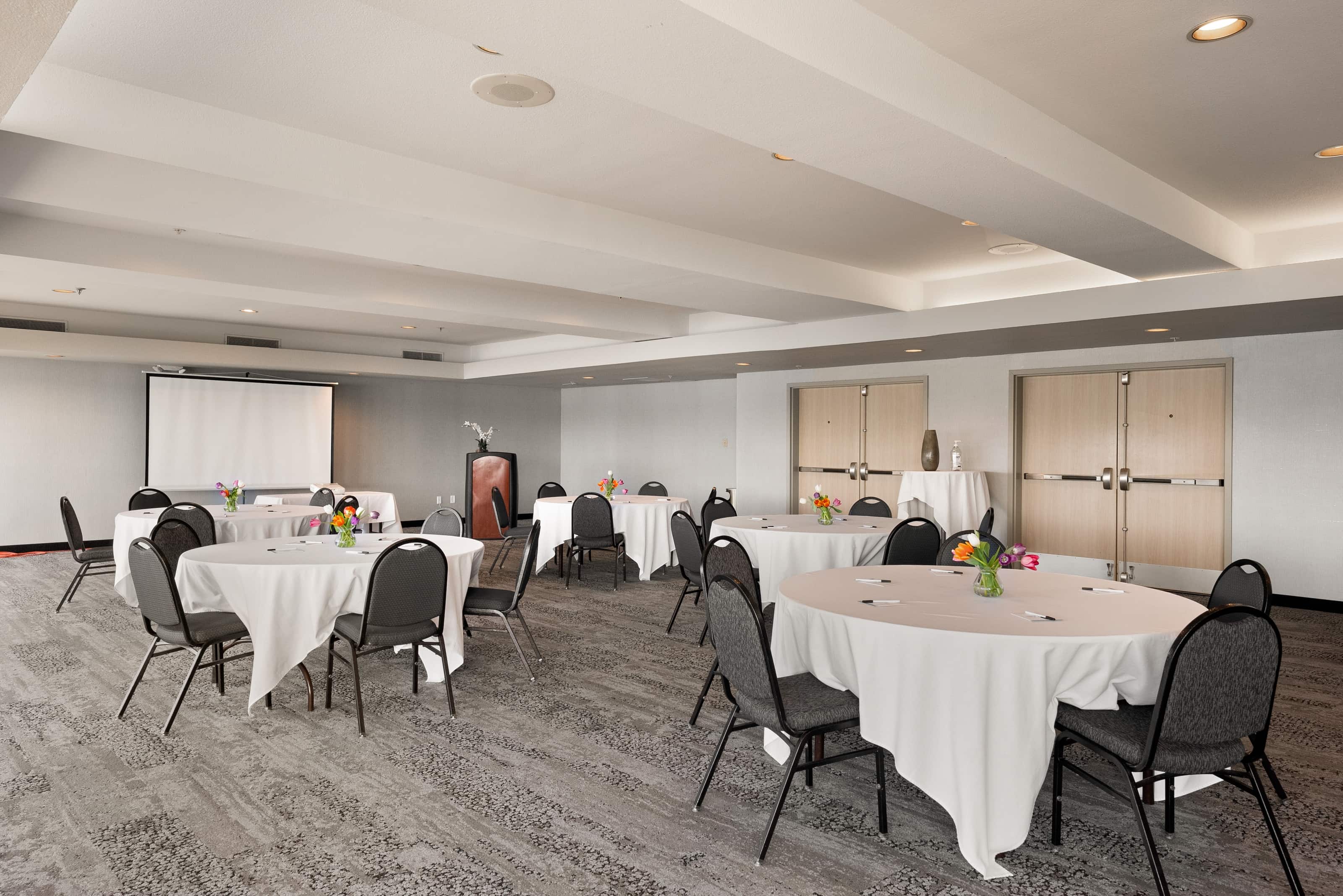 The Bayside Room | Meeting Space at Executive Inn & Suites in Oakland, CA