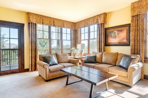 Jackson Hole Accommodations | Rooms & Condos | Snow King Resort