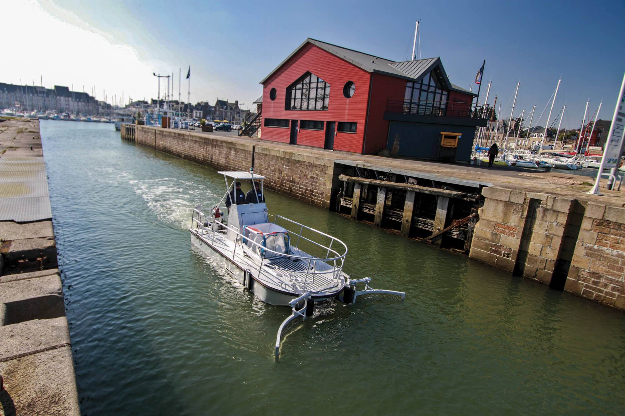 EFINOR | Fighting plastic pollution