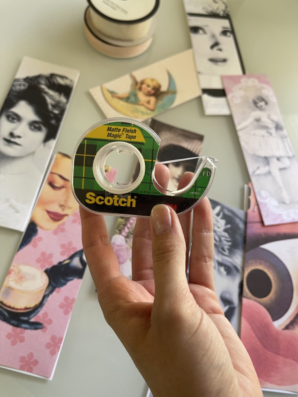 DIY: 10-Minute Vintage Bookmarks (+ FREE PRINTABLE) That Make Perfect Gifts