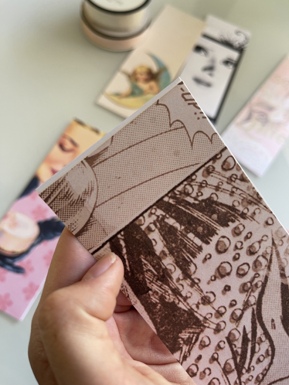 DIY: 10-Minute Vintage Bookmarks (+ FREE PRINTABLE) That Make Perfect Gifts