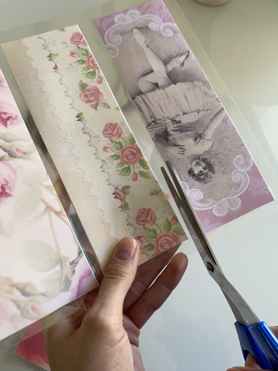 DIY: 10-Minute Vintage Bookmarks (+ FREE PRINTABLE) That Make Perfect Gifts
