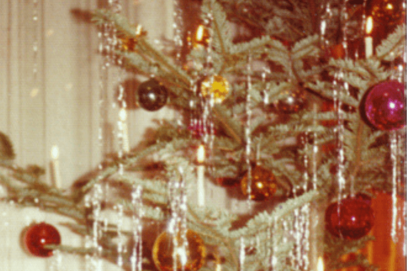 How To Throw A Fabulous & Nostalgic Vintage Christmas Party