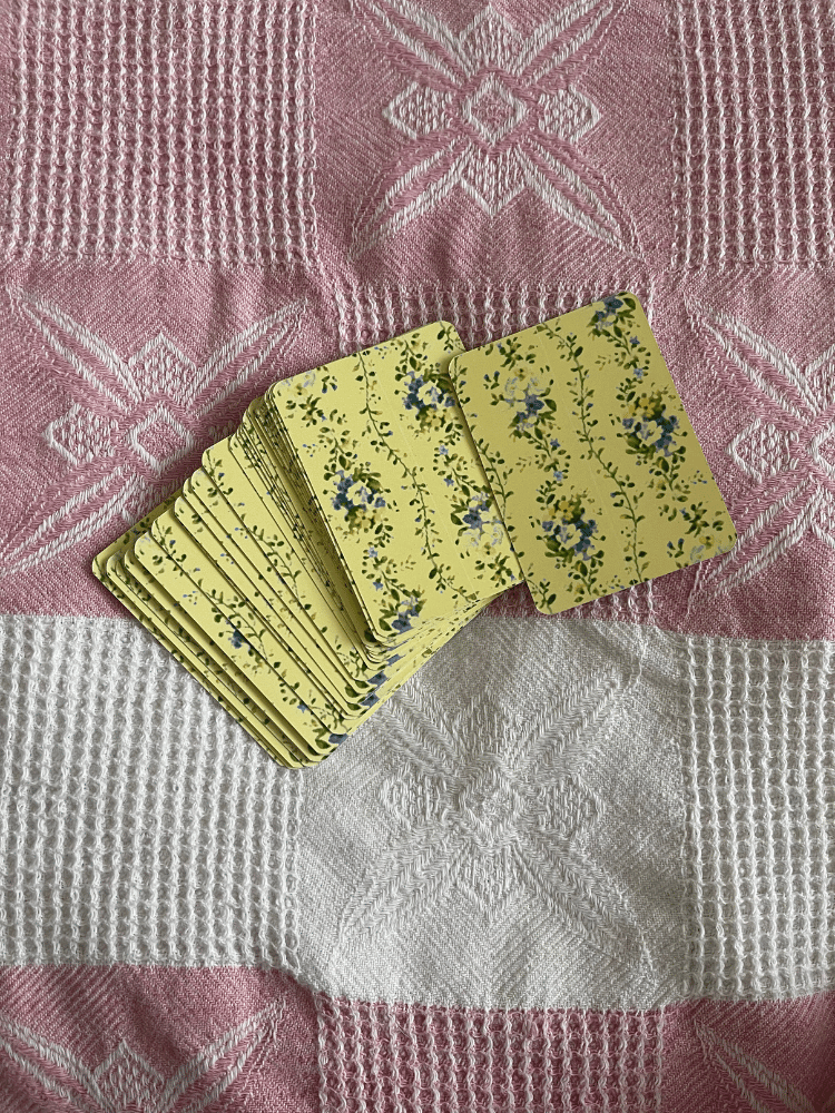 Everything You Need To Know About "Peanuts" - A Fast & Fun Card Game