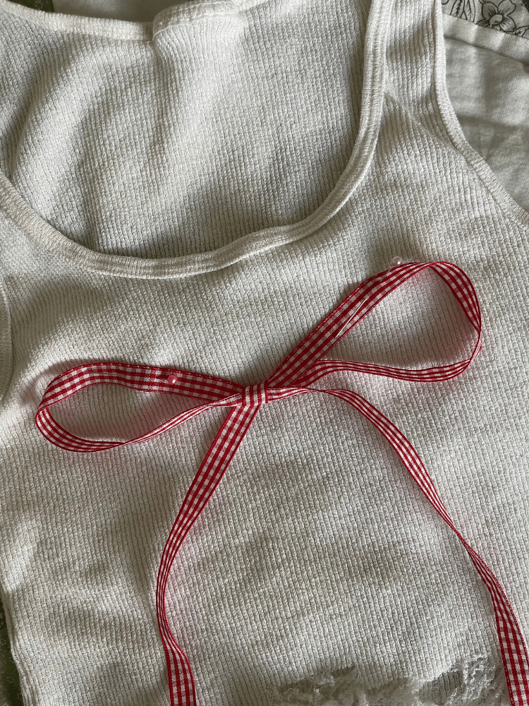 Using Scrap Ribbon To Make An Easy + Adorable DIY Bow Top