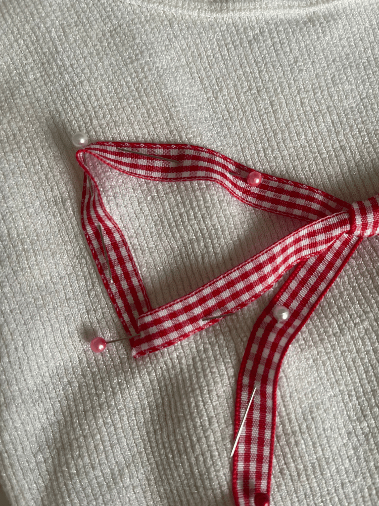 Using Scrap Ribbon To Make An Easy + Adorable DIY Bow Top