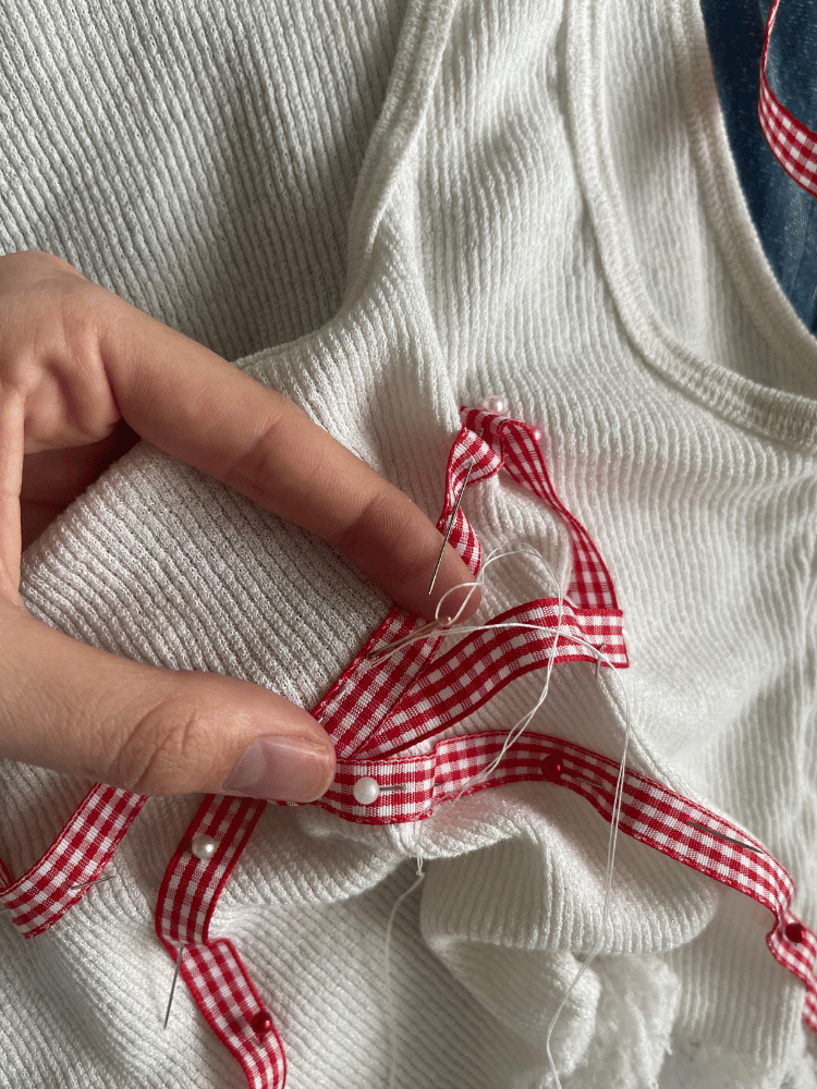 Using Scrap Ribbon To Make An Easy + Adorable DIY Bow Top