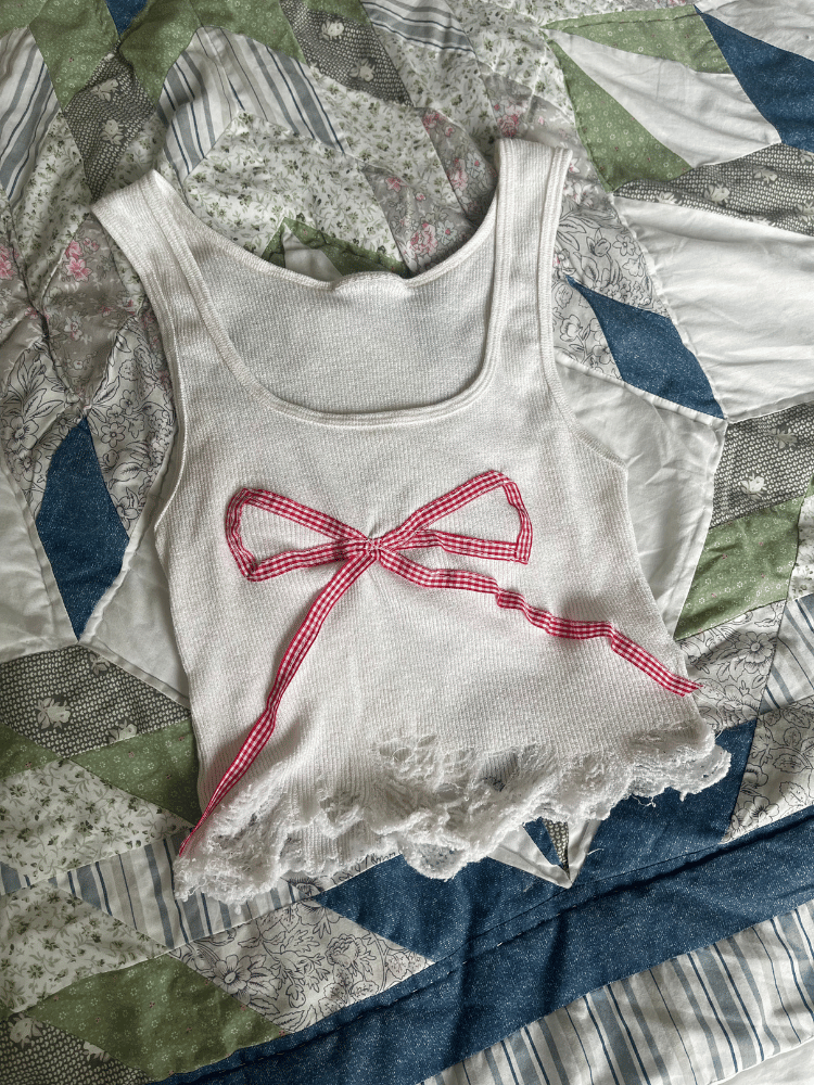 Using Scrap Ribbon To Make An Easy + Adorable DIY Bow Top