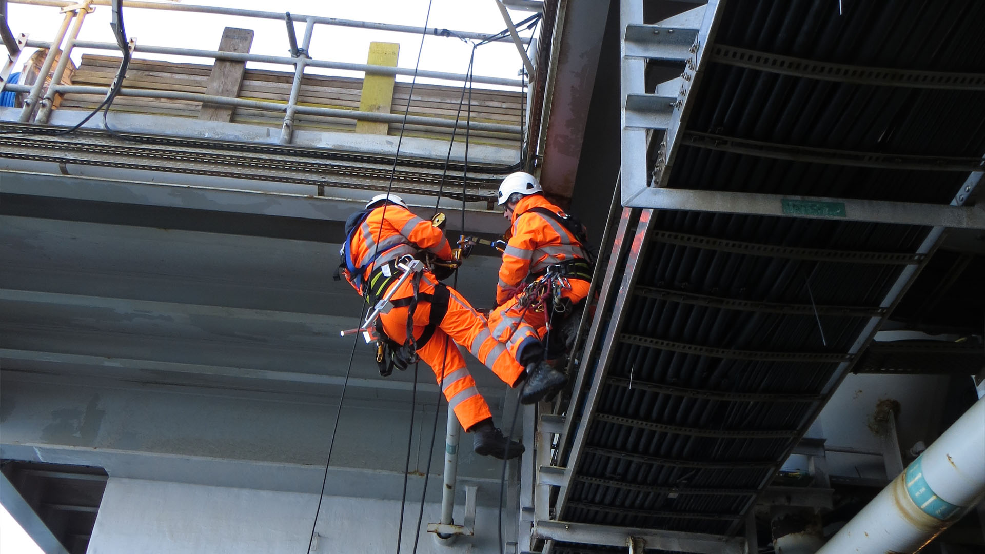 Helideck Perimeter Netting Installation - Hanze | Conbit