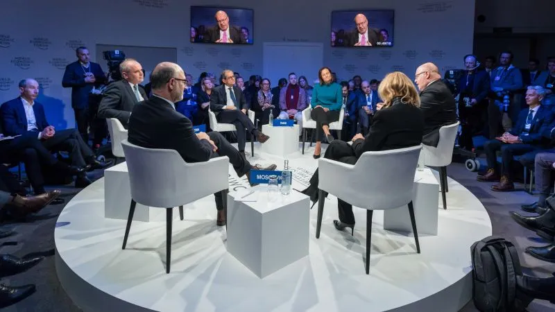 Summit vs Conference: What’s the Difference? | Hubilo