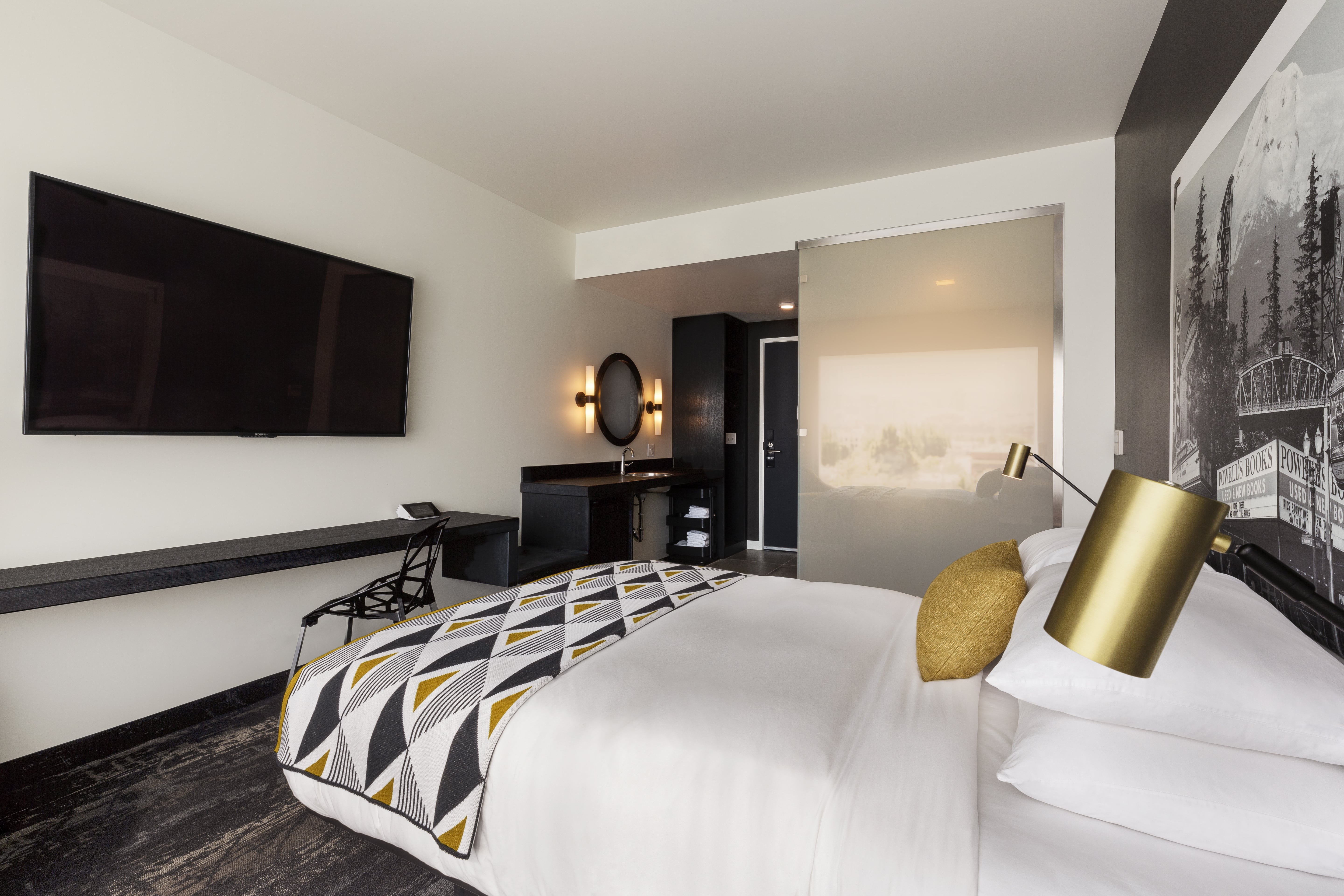 Portland King-Size Hotel Rooms with a View | Jupiter NEXT