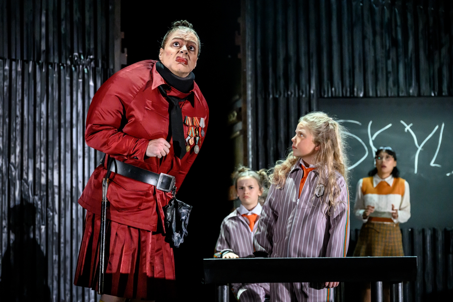 Scenkonstguiden: "‍Barnens revolution mot vuxenvärlden i “Matilda The ...