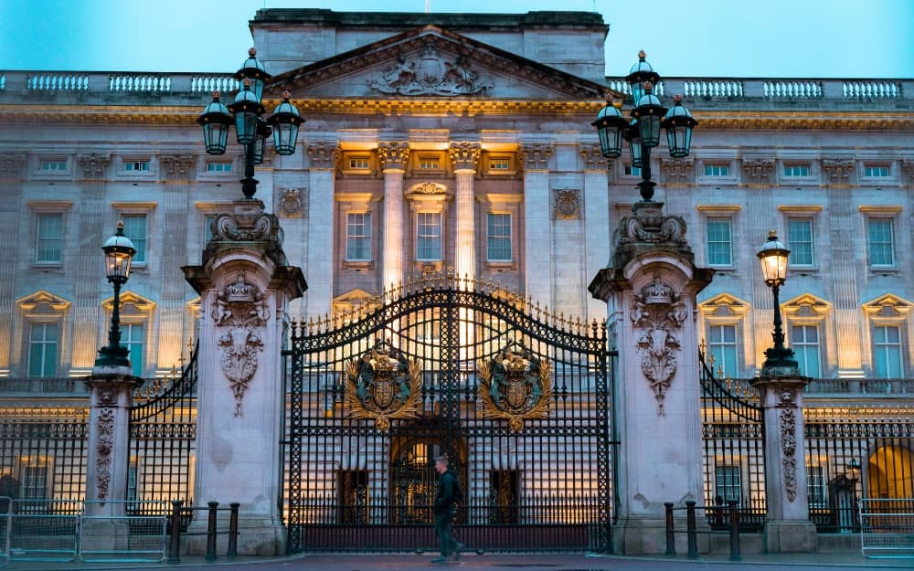 L'Histoire et l'Évolution de la Monarchie Britannique