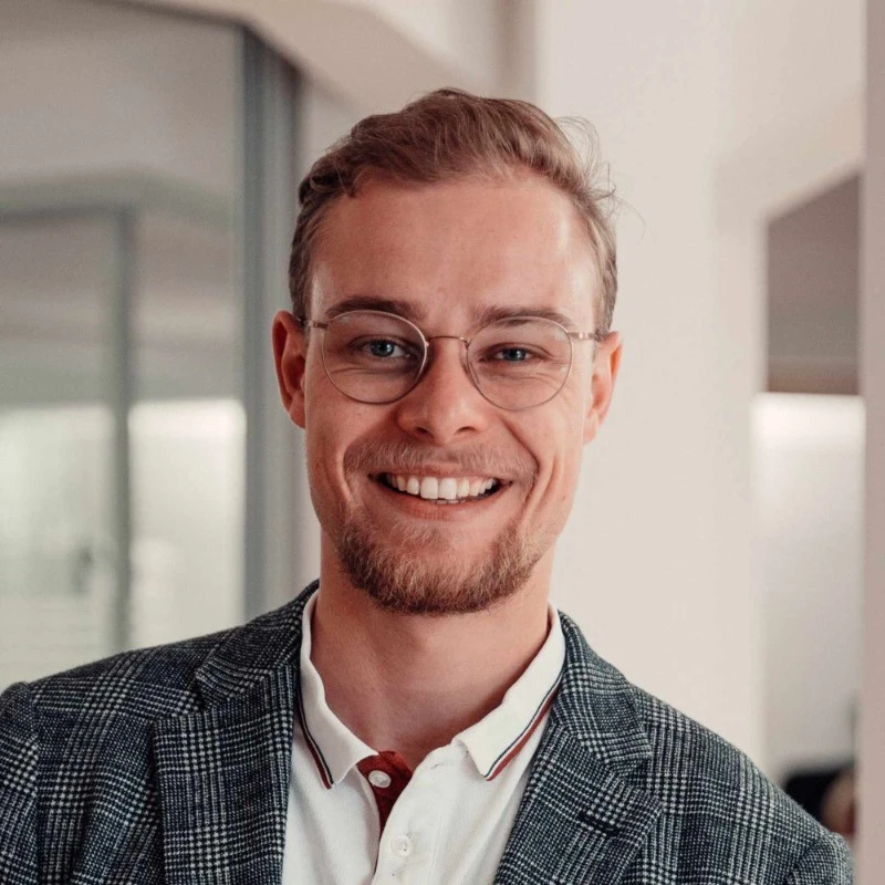 Adrian Schmidt | Finanzberater in Stuttgart