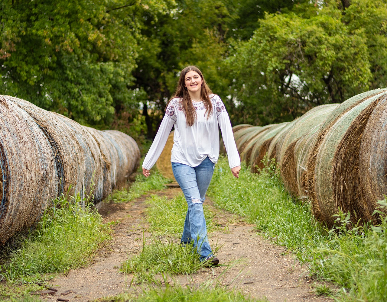 What To Wear To Your Session (Senior Girl)