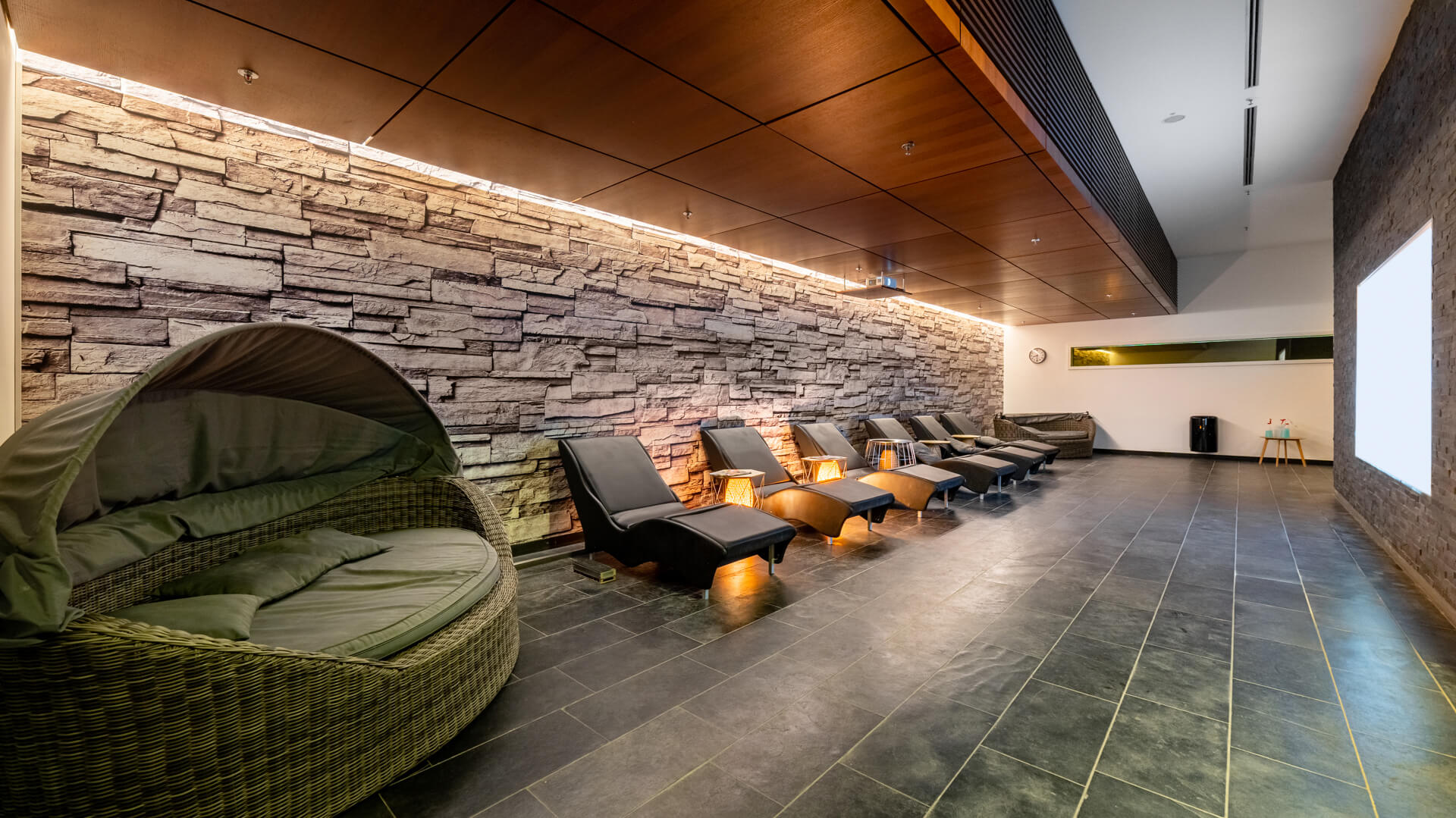 Holmes Place Premium Fitnessstudio l Lübeck