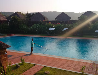 Marketing Your Pool Cleaning Business: 9+ Ideas to Get Customers