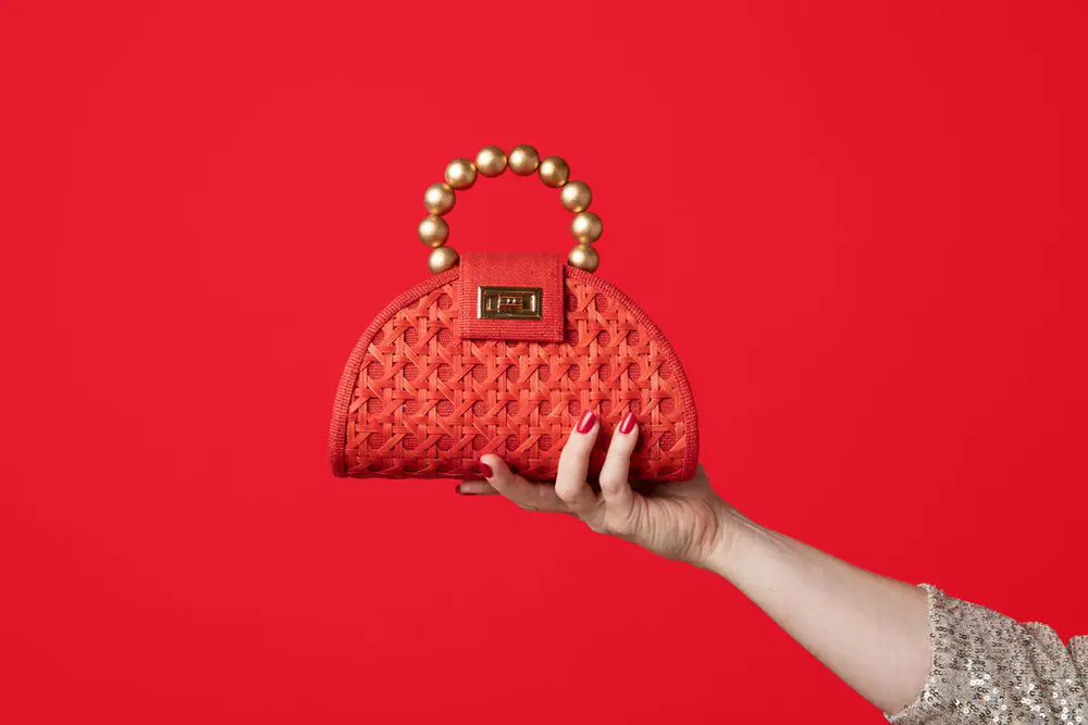 5 ways to use gifs in your content strategy | soona