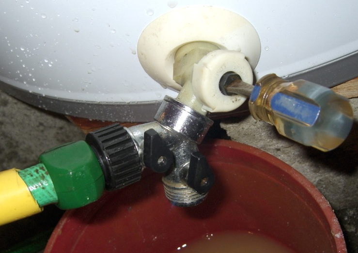 How to drain a hot water system - Heroplumbing.com.au
