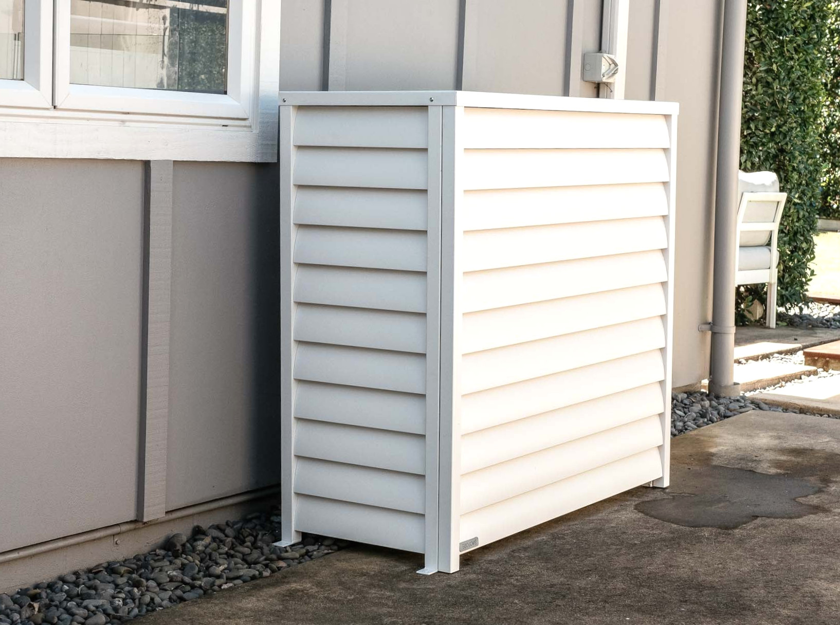 How to hide a hot water system outside - Heroplumbing.com.au