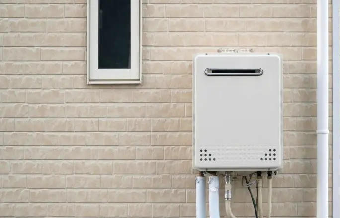 How to hide a hot water system outside - Heroplumbing.com.au