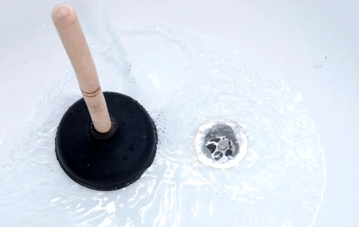 How to clear a blocked drain in 7 different methods - Heroplumbing.com.au