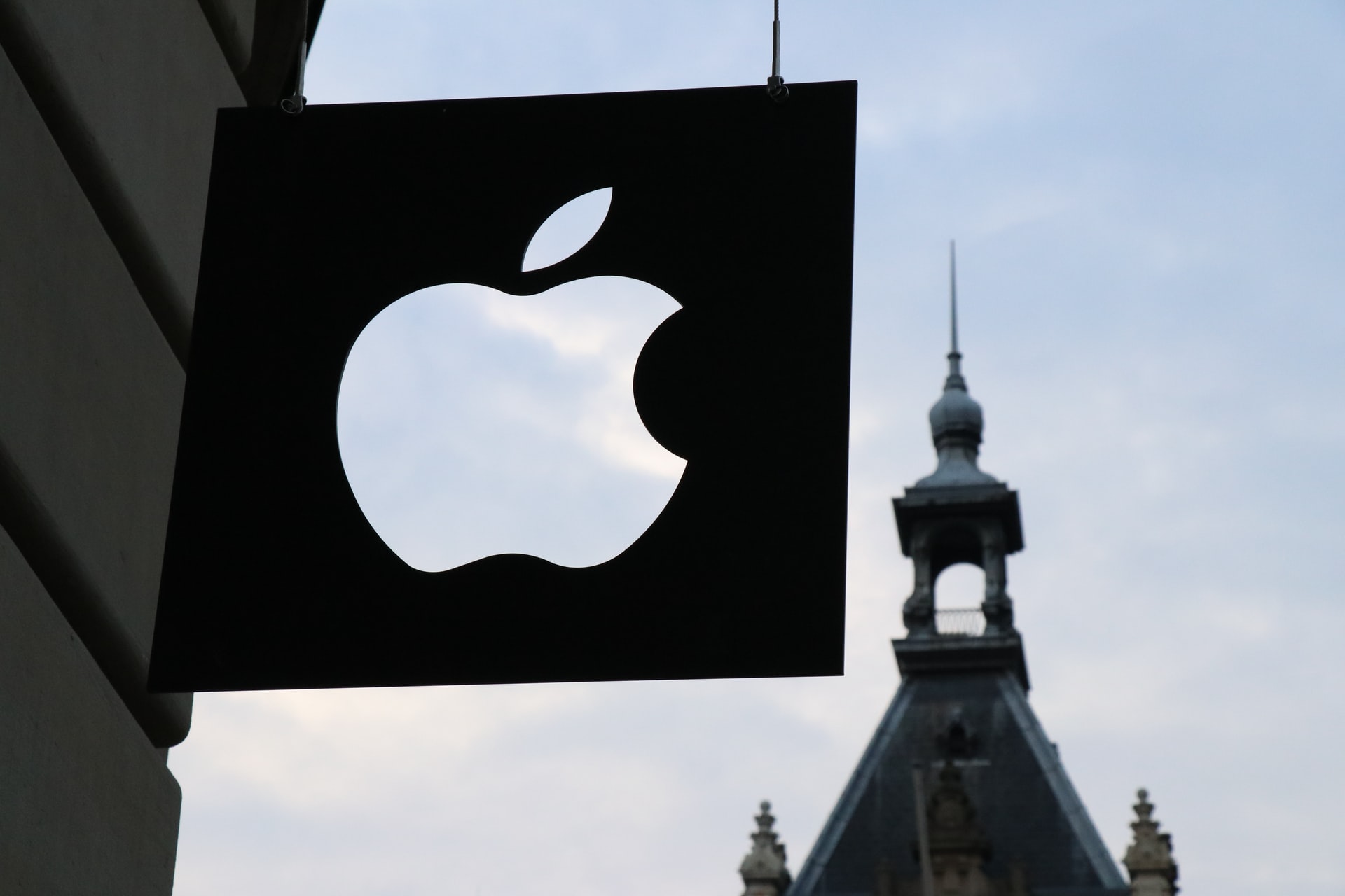 How to create an iconic logo design